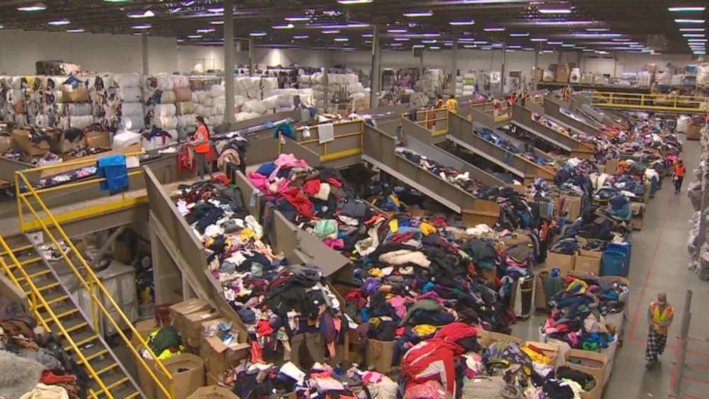 Mode rapide (fast fashion) : surconsommation et pollution | ICI Télé ...
