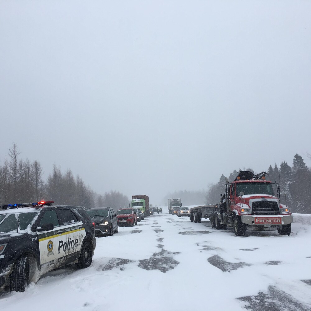 L'autoroute 40 rouverte après un carambolage près de Québec | Radio ...