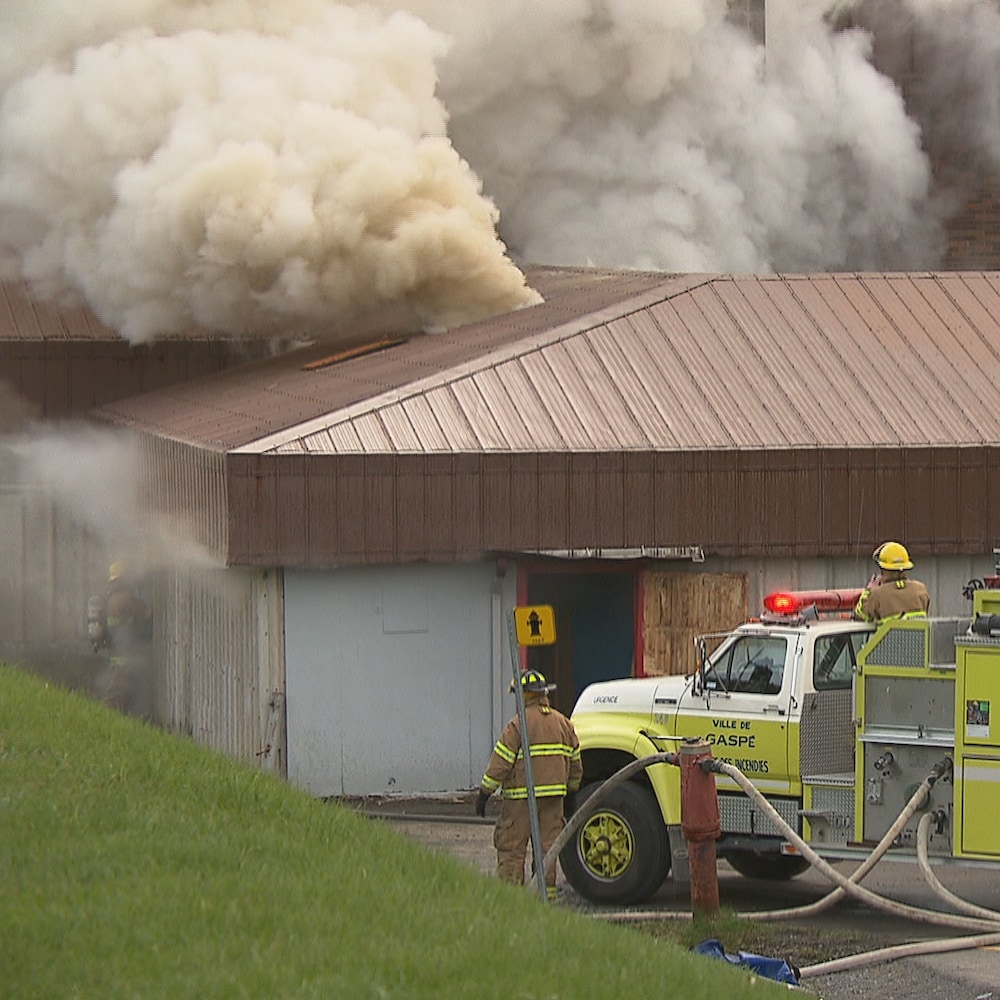 Incendie circonscrit au Cégep de la Gaspésie et des Îles | Radio-Canada.ca