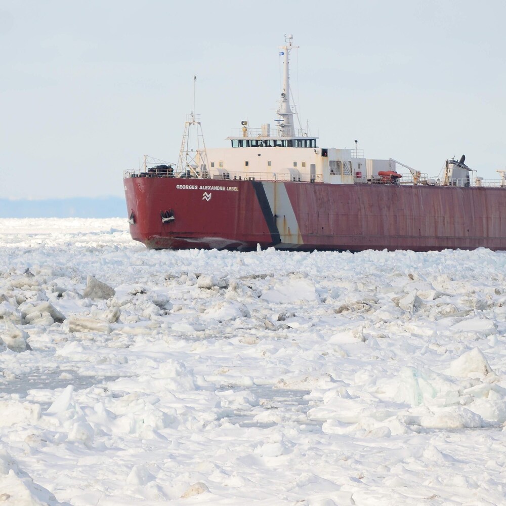 Le traversier-rail de Matane heurte un brise-glace | Radio-Canada.ca