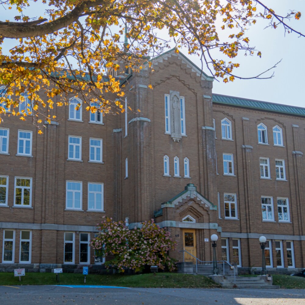 Ces bâtiments fantômes de Rimouski | Radio-Canada.ca