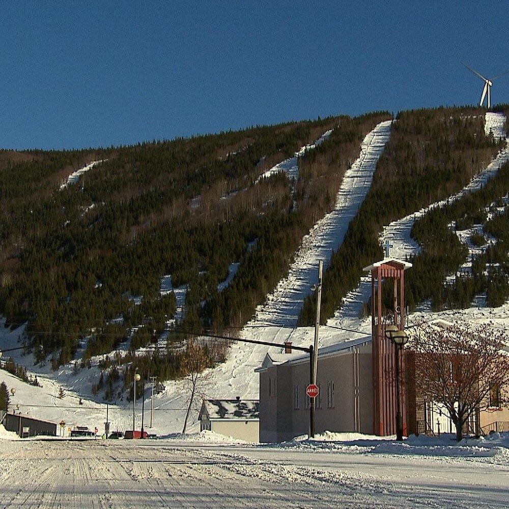 Les premières descentes dans la neige toute naturelle en Gaspésie ...