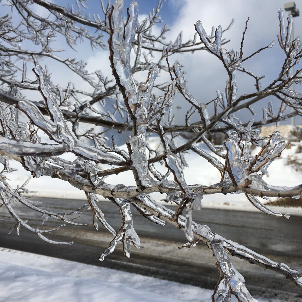 Après le verglas et les pannes, retour vers la normale à Québec | Radio ...