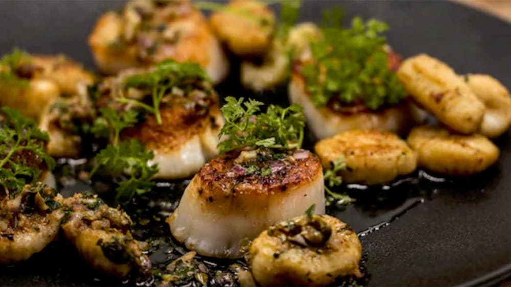 Pétoncles avec gnocchis de pommes de terre et beurre noisette | 5 chefs ...