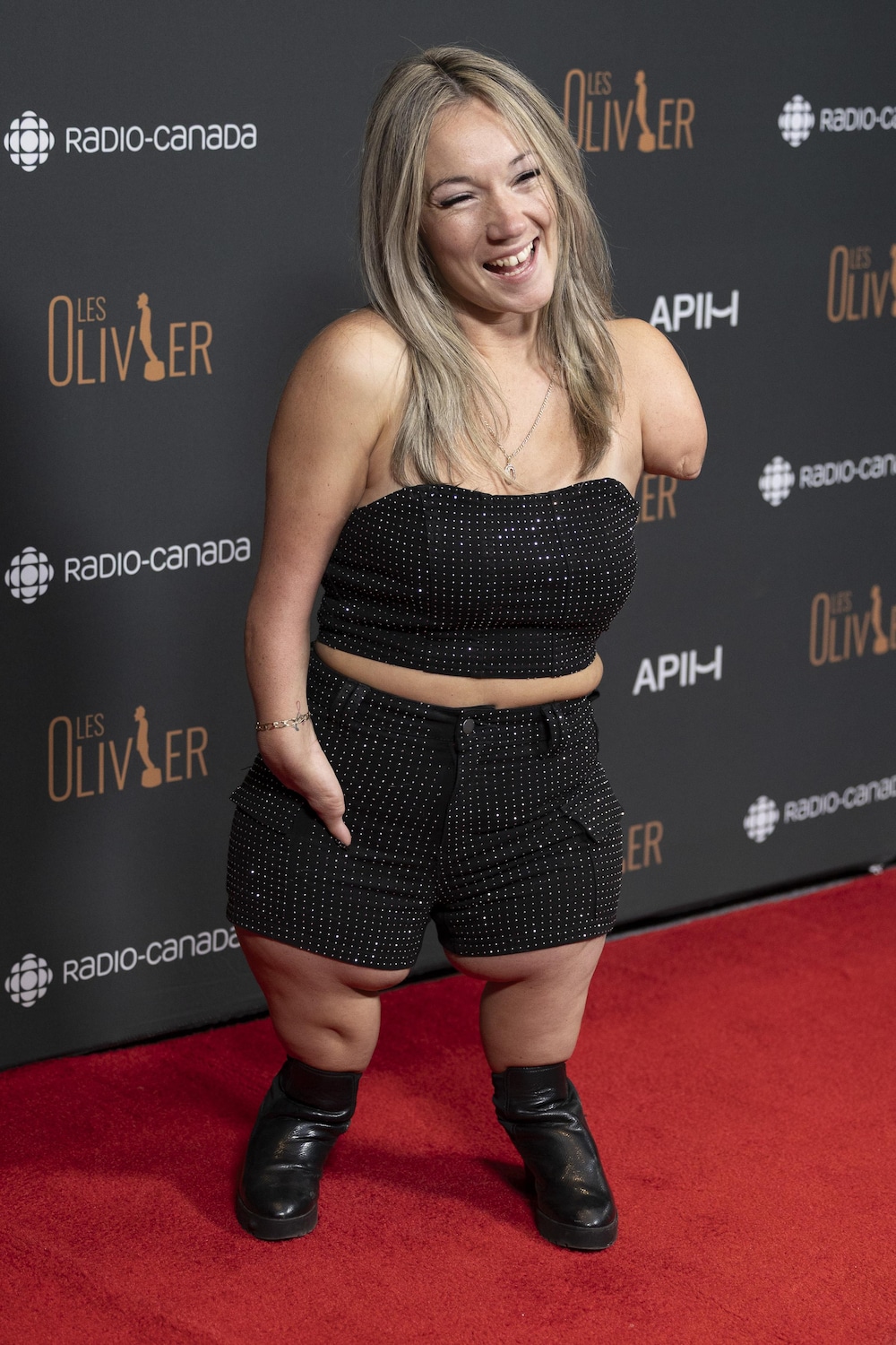 Le tapis rouge du Gala Les Olivier 2025 | ICI Télé | Radio-Canada