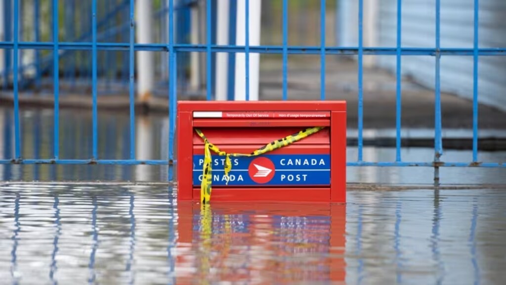 Canada Post is selling pieces of itself to save money — the experts say ...