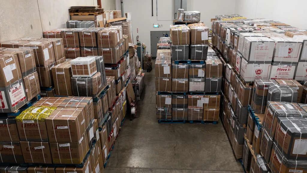 Balikbayan boxes patungong Pilipinas para sa Pasko — naantala dahil sa ...