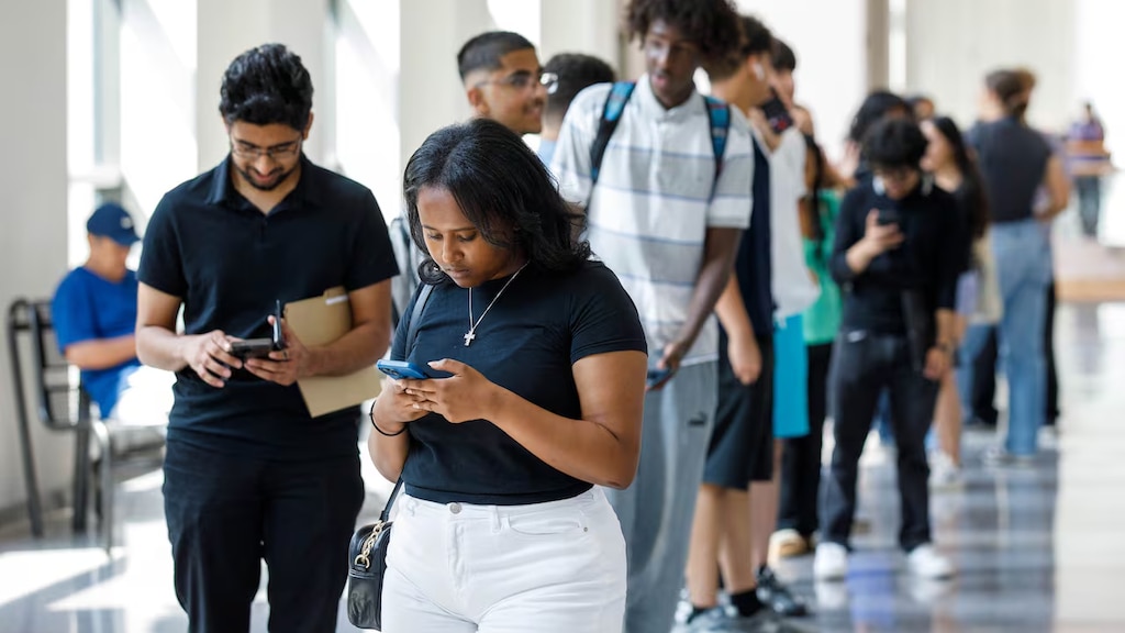 Canada’s economy adds 14,000 jobs in March after February’s whopping ...