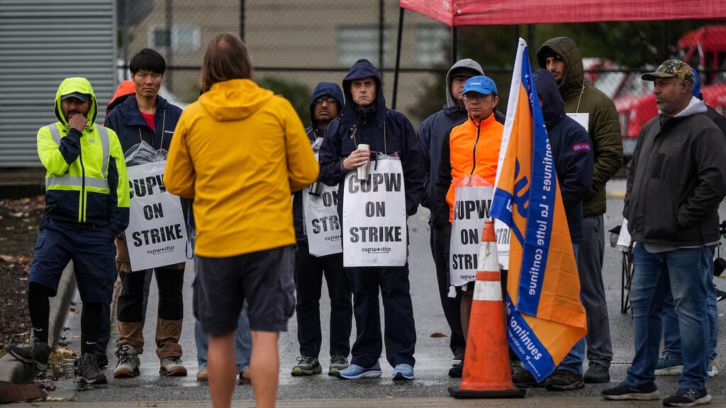Unyon ng Canada Post gagawing rotating strikes ang nationwide na ...