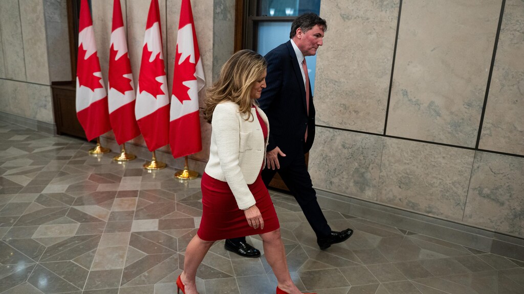 El gobierno de Canadá revela un déficit fiscal de 61.900 millones de ...