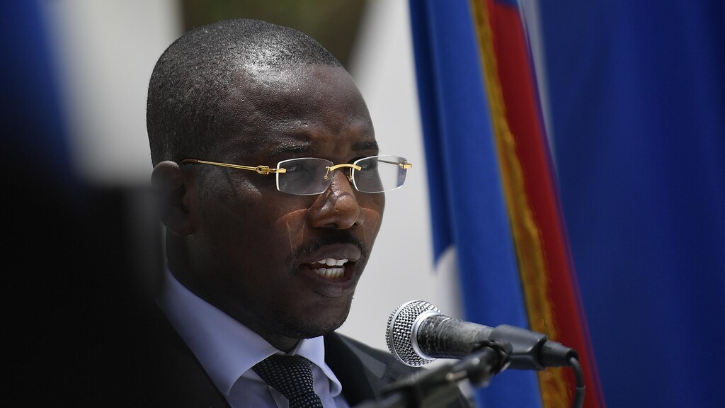 Ex primer ministro haitiano Claude Joseph hace una visita electoral a ...