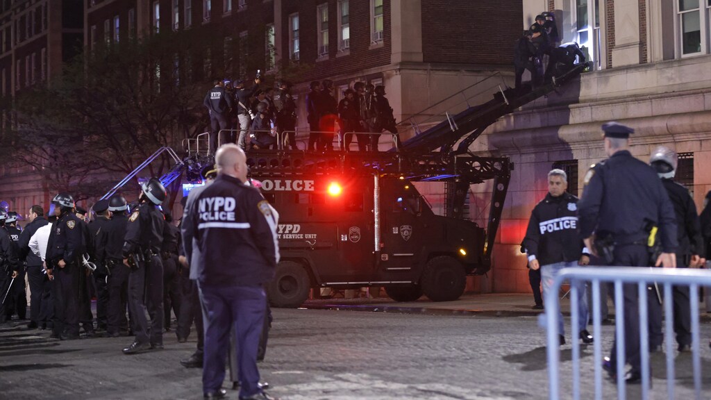 NYPD officers arrest Columbia protesters after school asks for help ...