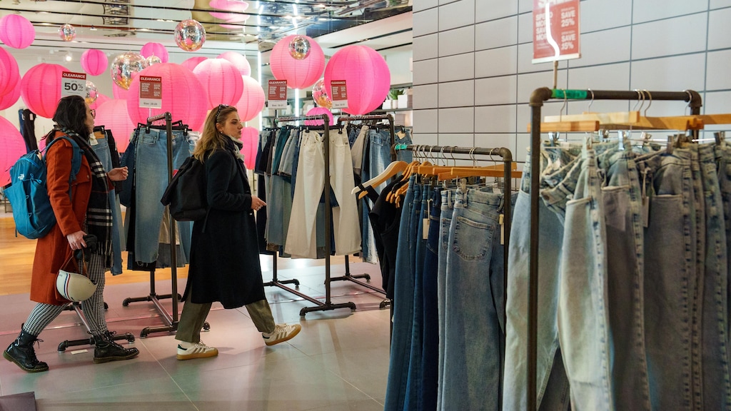 Hudson’s Bay backtracks on cutting workers’ commission pay, but still ...