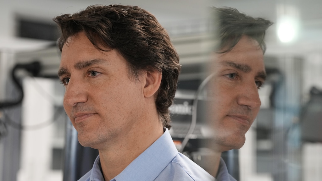Economists warn Trudeau and his cabinet that the economy is set to ...