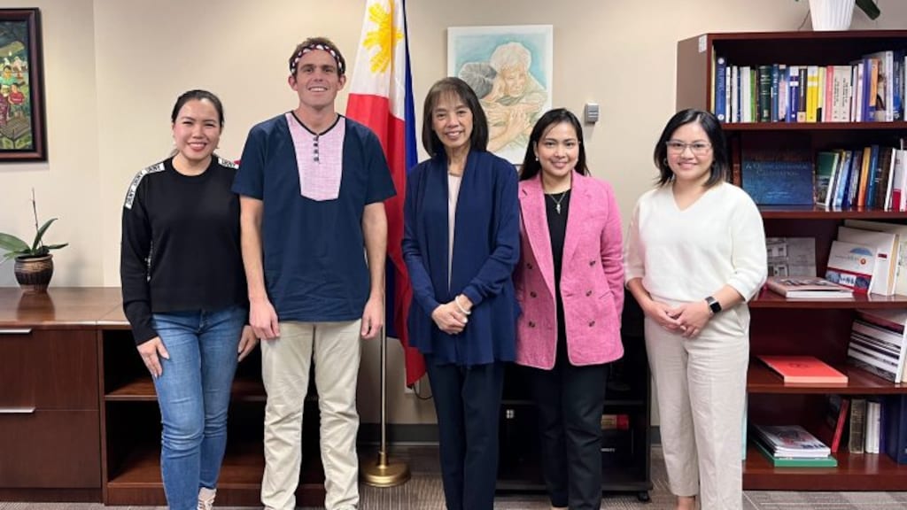 Pinoy Canadian vlogger Kyle Jennermann binisita ang konsulado ng ...