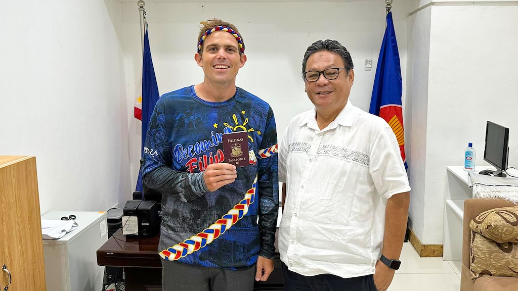 Canadian vlogger na naging Pilipino nakuha na ang Philippine passport ...
