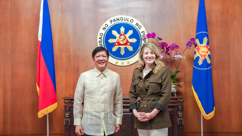 [Ulat] Joly nasa Pilipinas upang iabante ang kalakal, depensa, hustisya ...