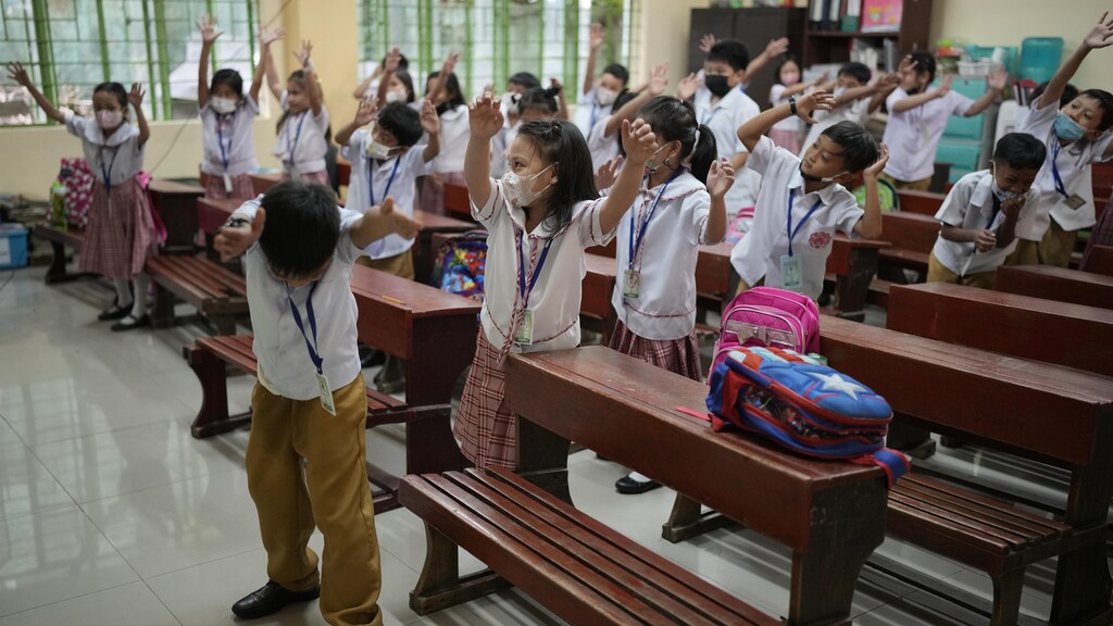 Mga eskwelahan sa Pilipinas inutusang magbukas muli matapos ang virus lockdowns | Radio-Canada.ca