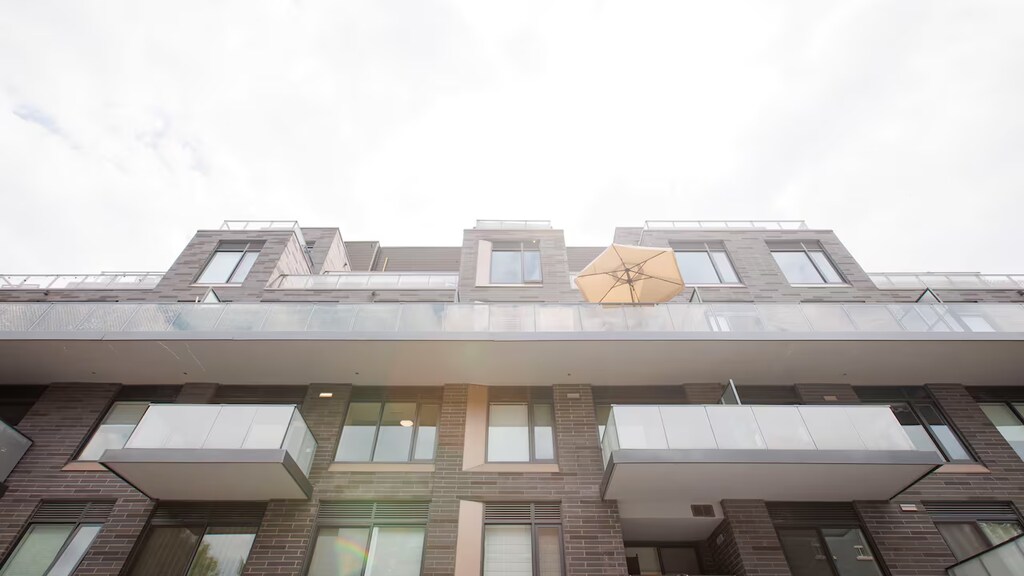 Renta bumaba sa malalaking siyudad tulad ng Toronto at Vancouver noong ...