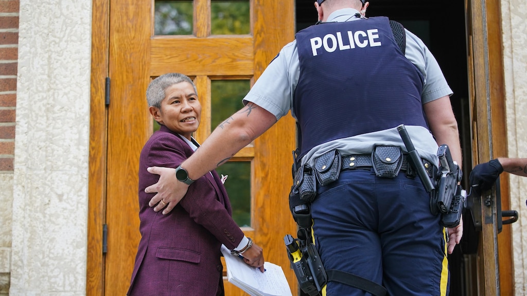 ’Queen of Canada’ gets bail, ordered to stay in Regina | Radio-Canada.ca