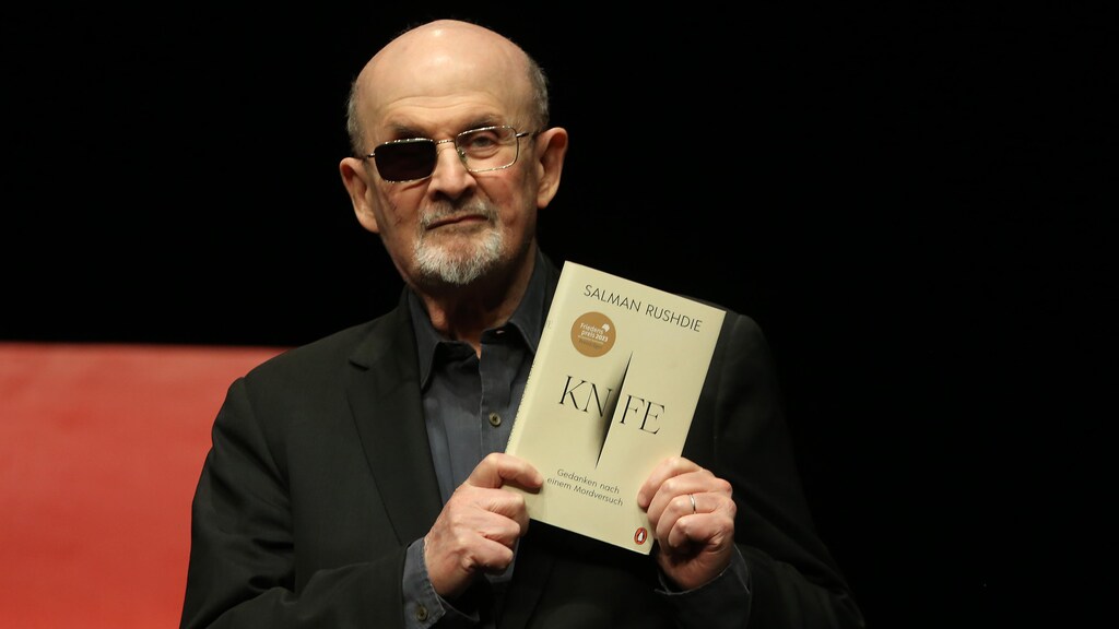 Salman Rushdie será homenajeado en el Festival Metropolis Blue de ...
