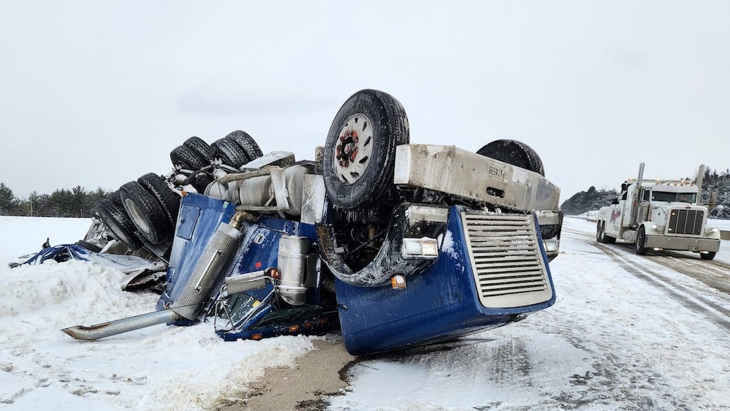 Bahagi ng Kingston-Belleville binayo na naman ng snow squall; Highway ...