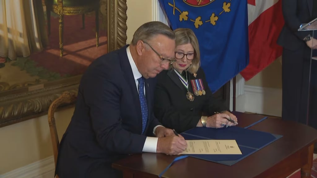 Tony Wakeham nanumpa bilang ika-16 na premier ng Newfoundland and ...