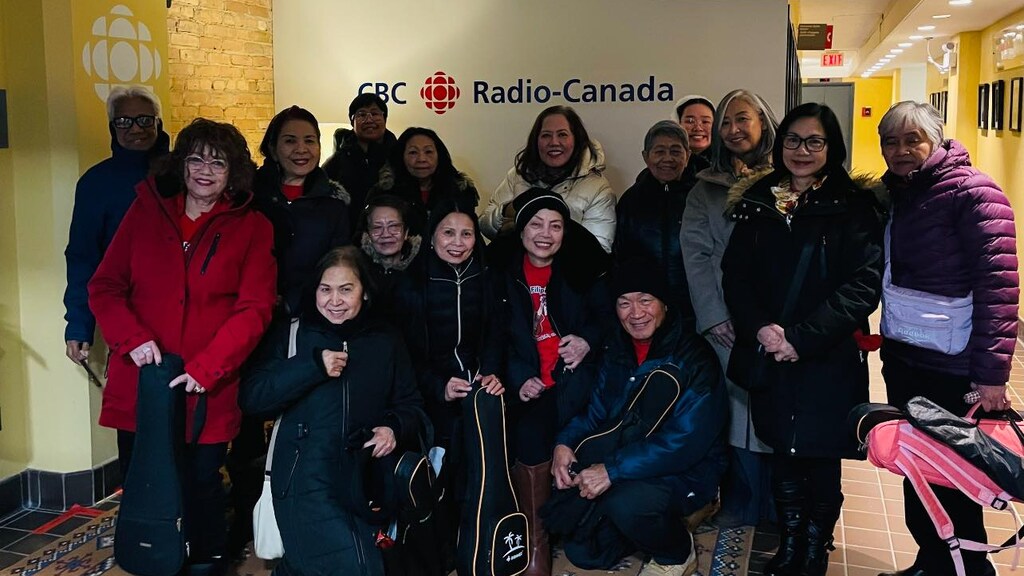 Kilalanin ang Ukulele Filipino Club sa Winnipeg | Radio-Canada.ca