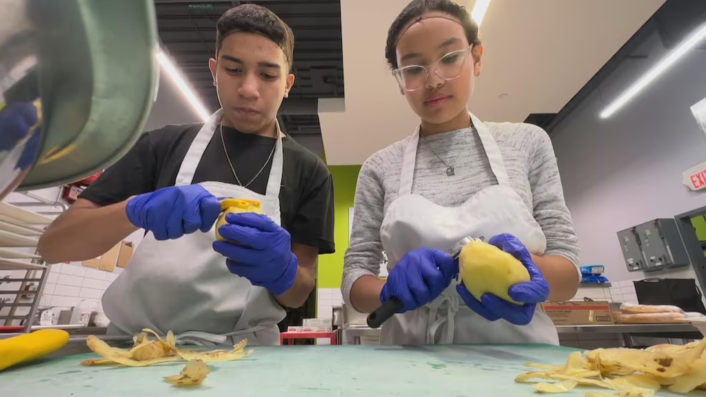 Paano nakatulong ang isang cooking program sa mga batang newcomer sa ...