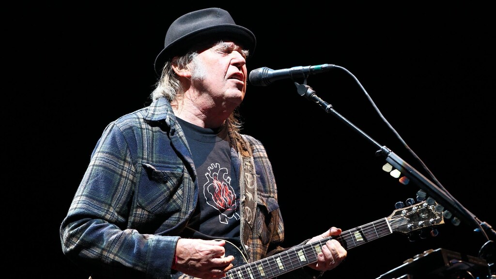 Neil Young vuelve con su música a Spotify tras dos años de boicot ...