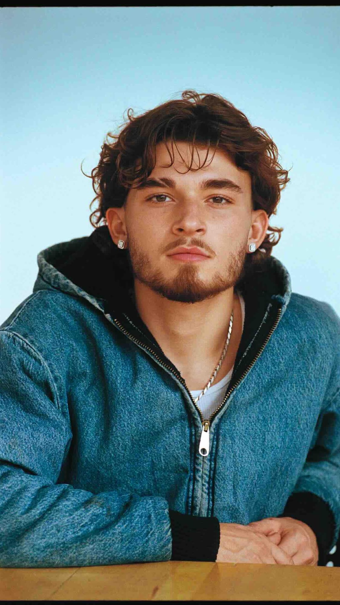 Sam-Éloi Girard - 22 ans, vit à Longueuil et adore être comédien ...