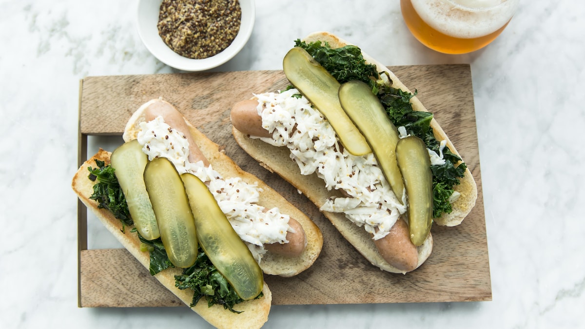 Hot-dogs, kale et rémoulade de rabioles | Mordu