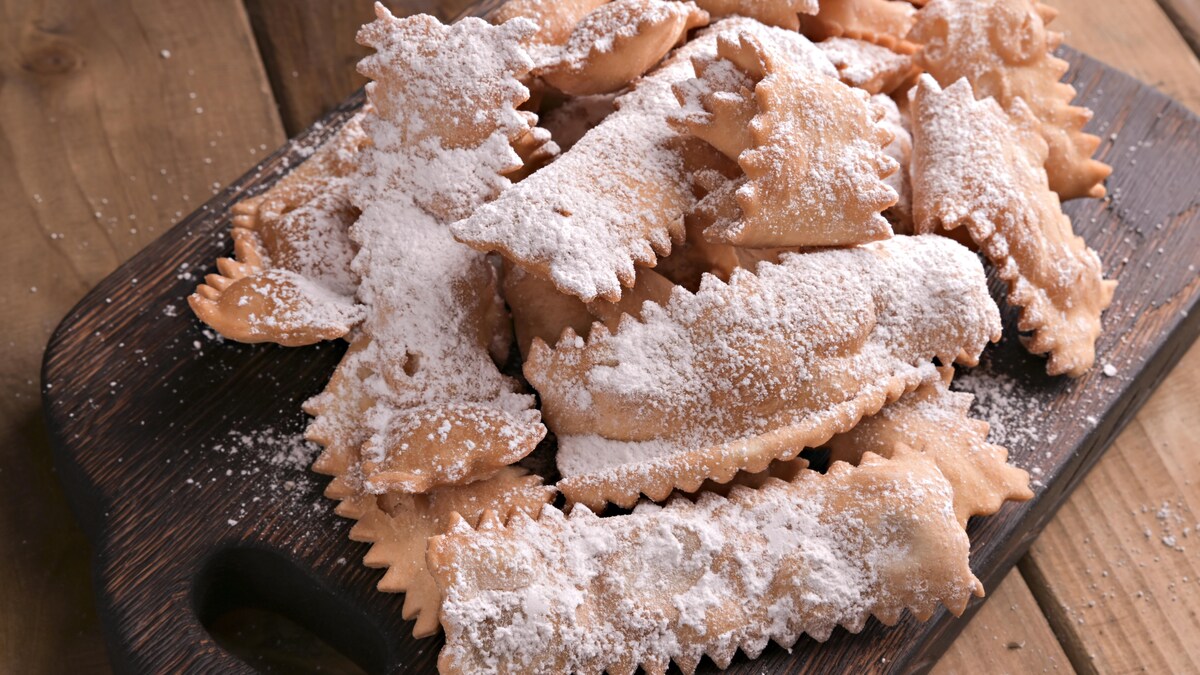 Beignets avec fraises au marsala et crème de mascarpone au citron | Mordu