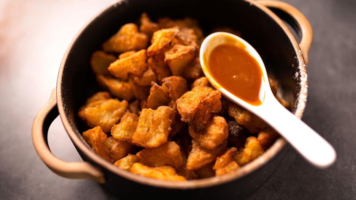 Beignets de pommes, caramel salé au Sortilège et sucre glace au cinq ...