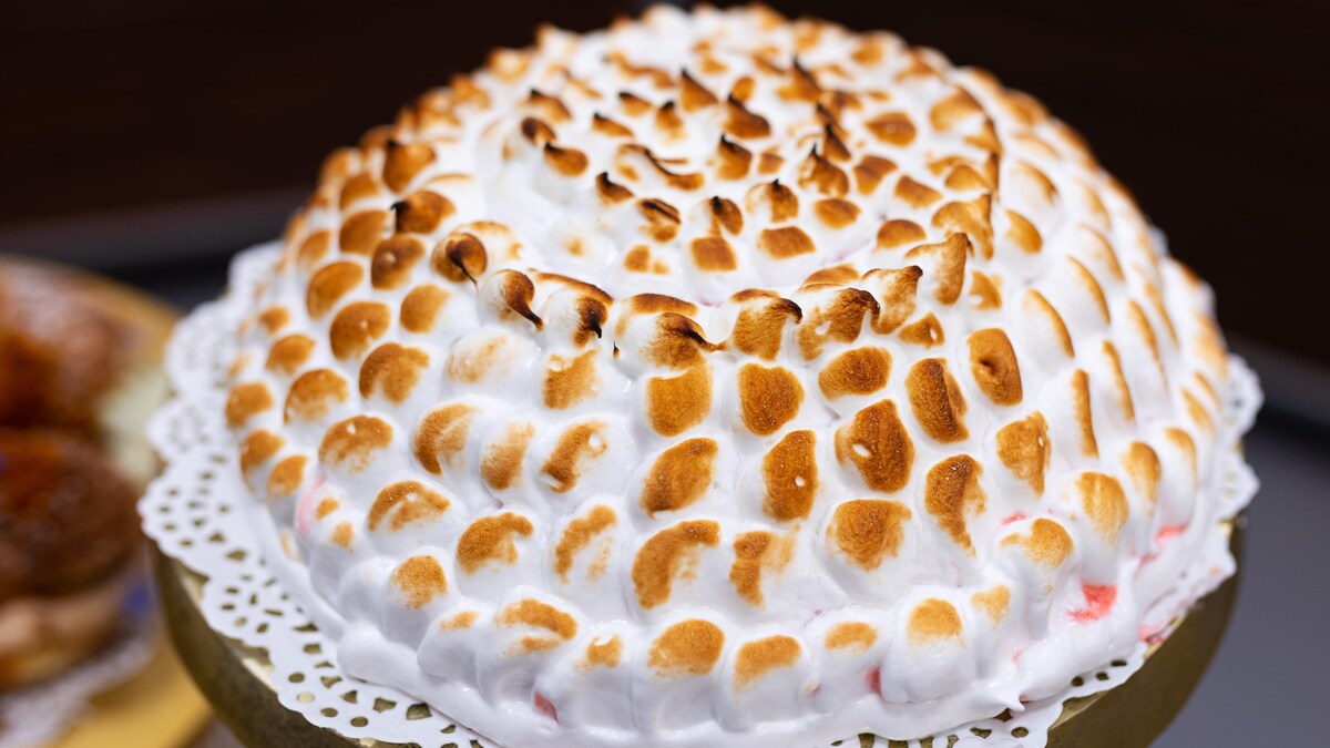Bombe Alaska à la mangue et à la fraise | Mordu