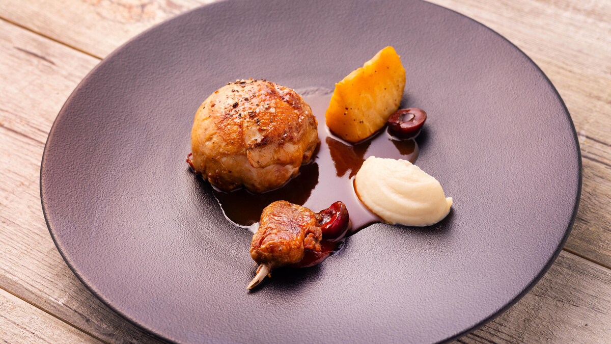 Cailles farcies, céleri rave 2 façons, cuisses de caille confites et ...