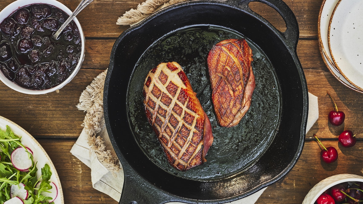 Canard grillé et sauce aux cerises sur le BBQ | Mordu