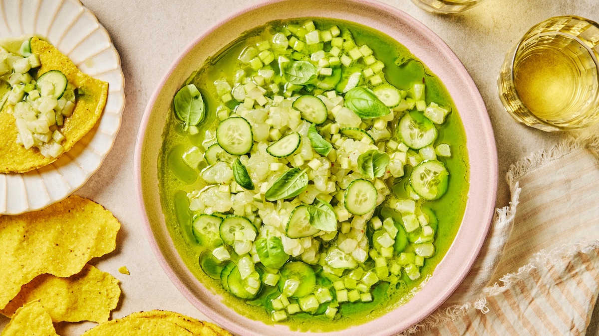 Ceviche de poisson blanc au concombre, au citron, à la pomme verte et ...