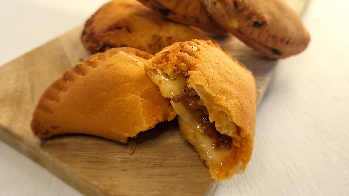 Chaussons à la viande et au fromage à raclette | Mordu