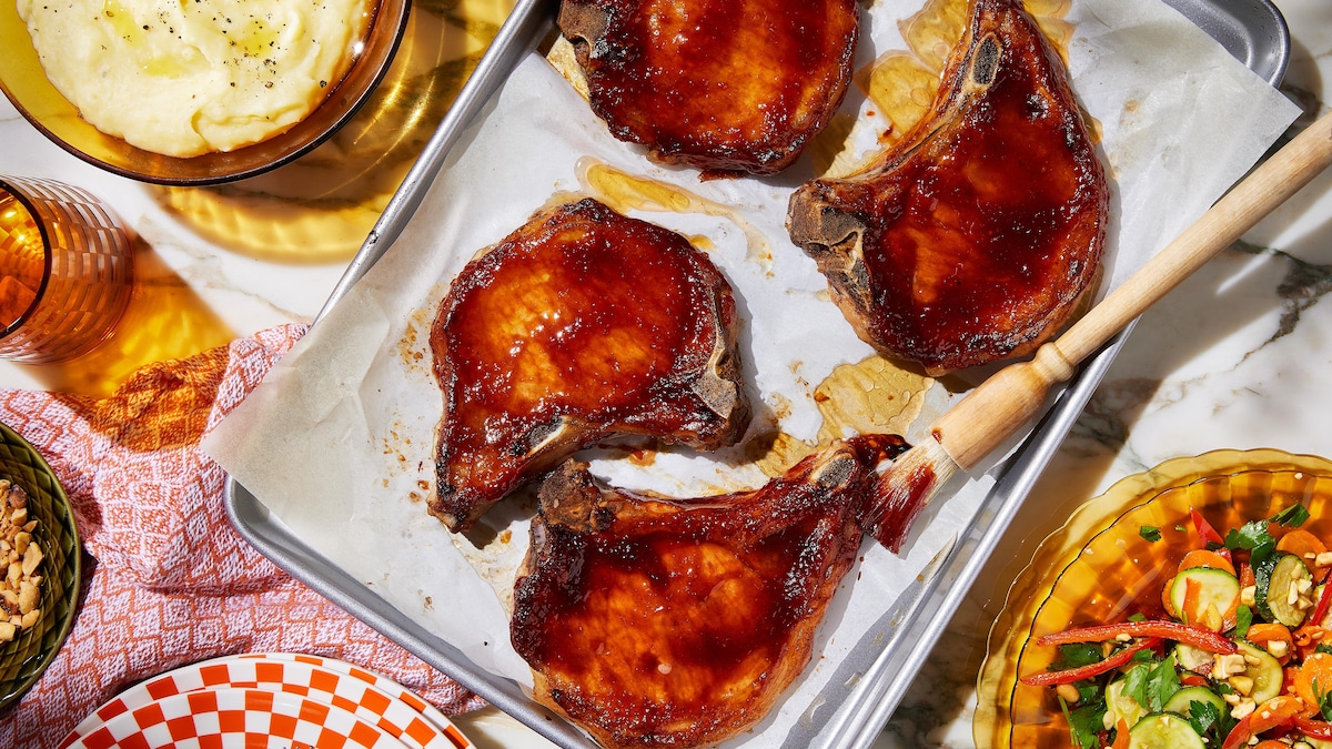 Côtelettes de porc BBQ au four | Mordu