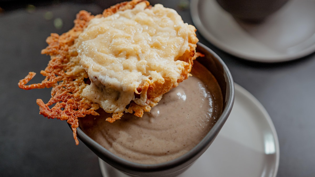 Crème de champignons et croûtons au fromage | Mordu