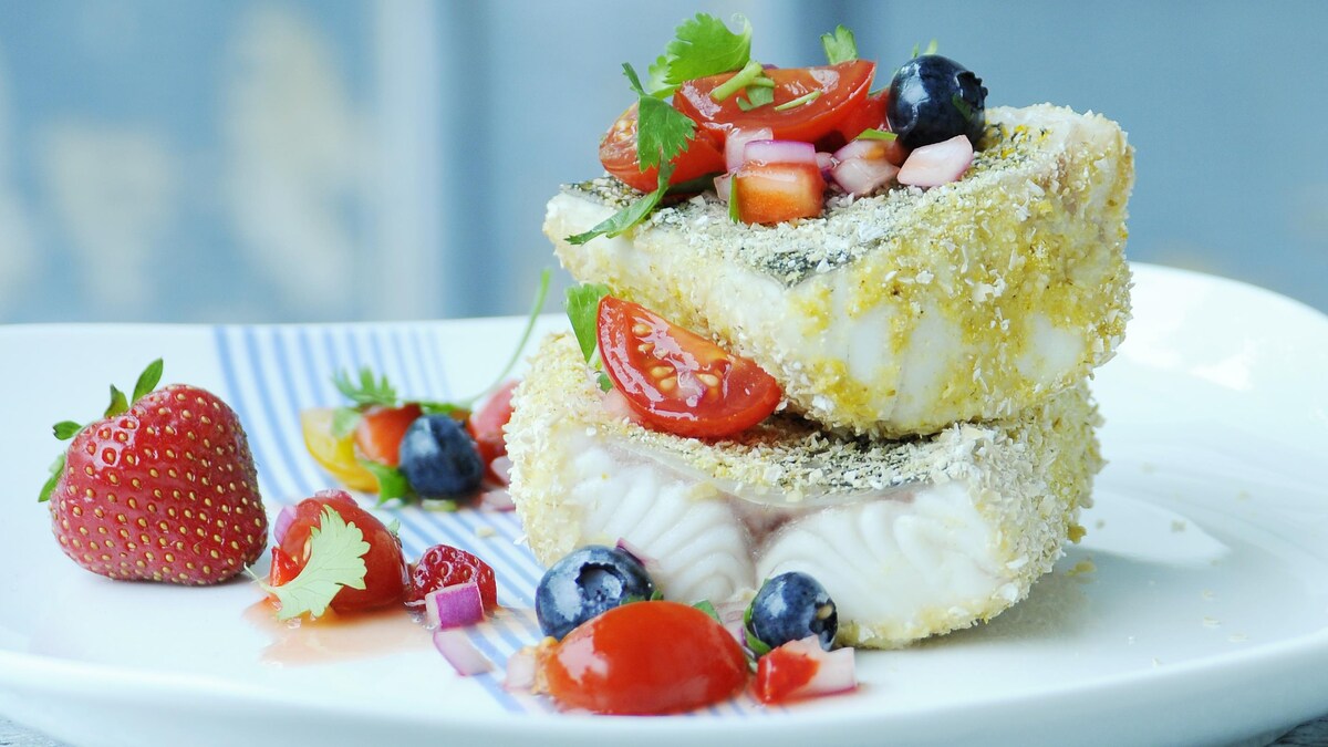 Croustillant de filet de doré et salsa de fruits saisonniers | Mordu