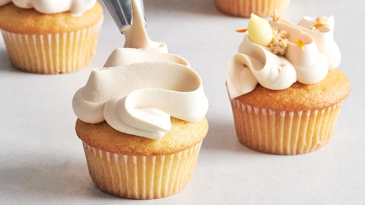 Décoration des cupcakes au citron et au chocolat blanc caramélisé | La ...