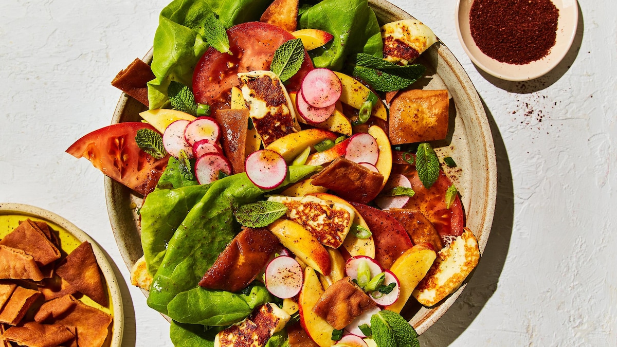 Fattouche aux nectarines et à l’halloumi | Mordu