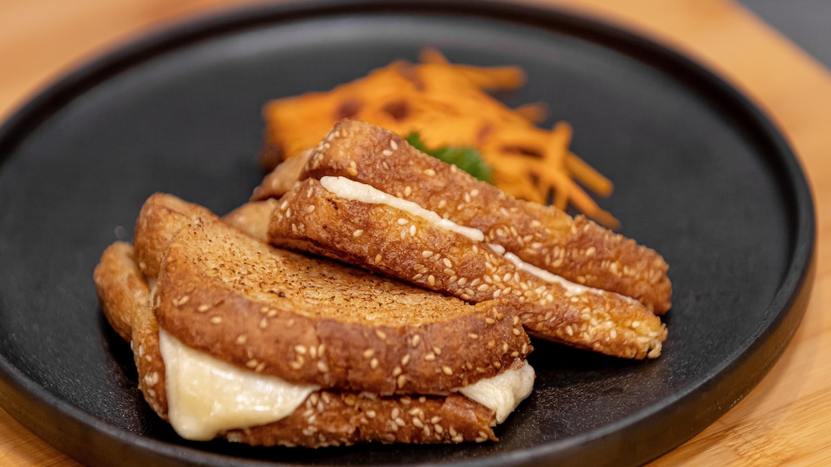 Pain doré style grilled cheese | Mordu