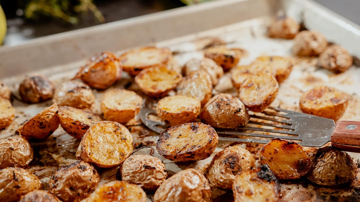Pommes de terre grelots rôties au citron | Mordu
