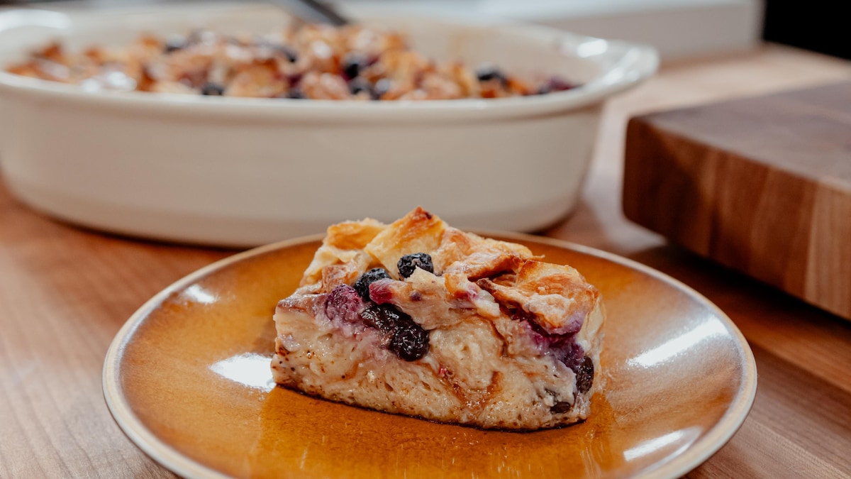 Pouding au pain et aux petits fruits | Mordu
