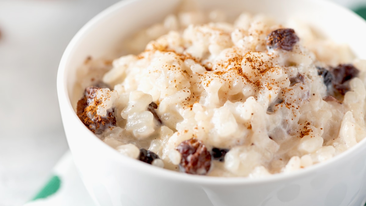 Pouding au riz et aux raisins arrosé de sirop d'érable | Mordu