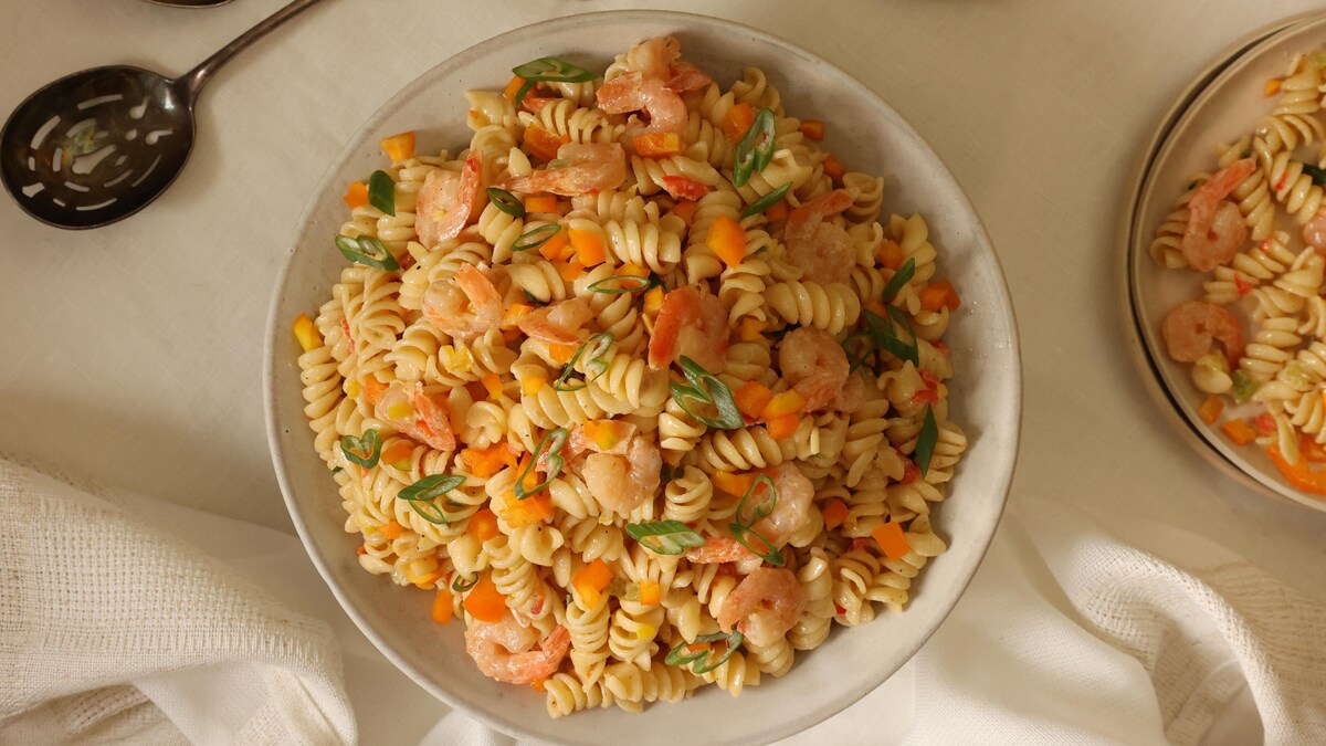 Salade de pâtes aux crevettes | Mordu