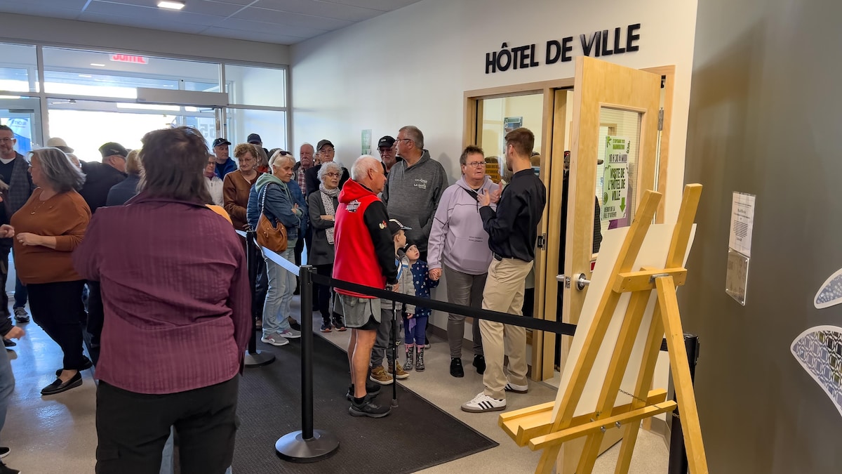 Inauguration du nouvel hôtel de ville d’Amqui | Le téléjournal Est-du ...